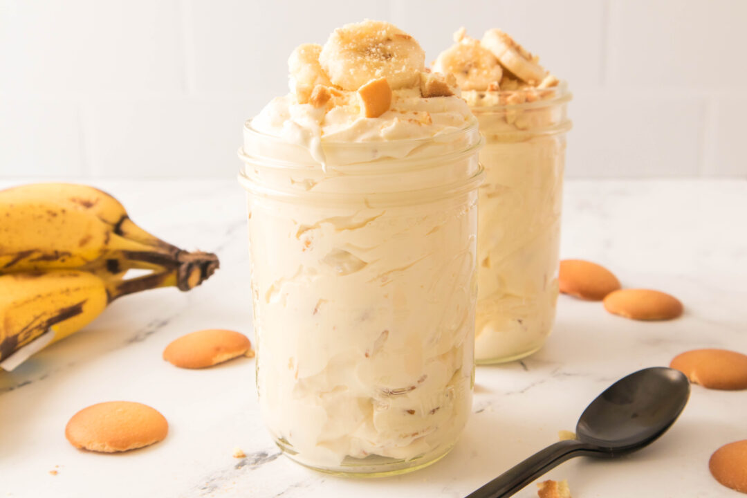 These Easy No Bake Mini Banana Pudding Cups are Perfect for Any Occasion!