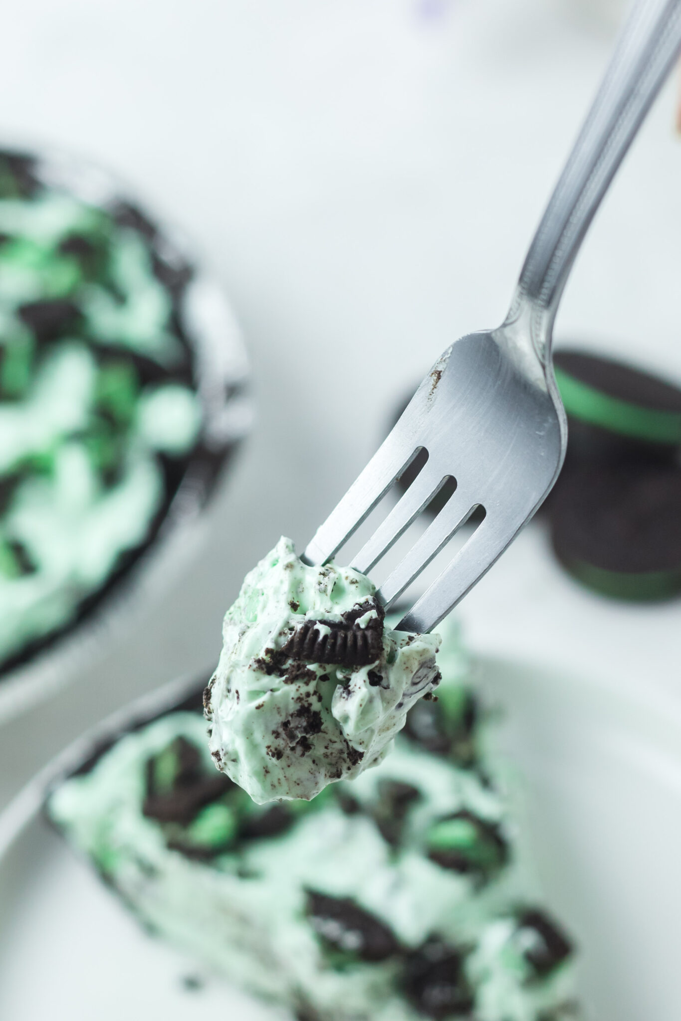 This No Bake Mint Oreo Pie Recipe is Quick, Easy and Delicious!