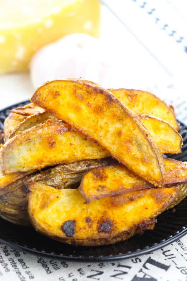 Baked Garlic Parmesan Potato Wedges – Easy, Crispy & Full of Flavor
