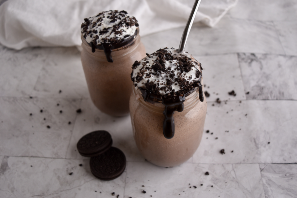 Easy Oreo Milkshake is the Perfect Way to Enjoy the Classic Treat!