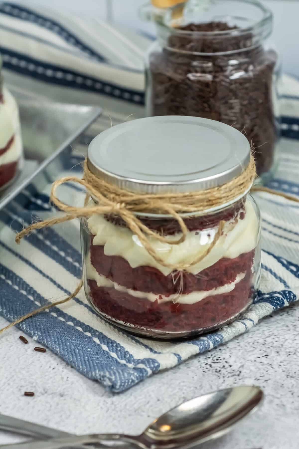 Irresistible Red Velvet Cake Jars: Perfect Treats for Every Occasion