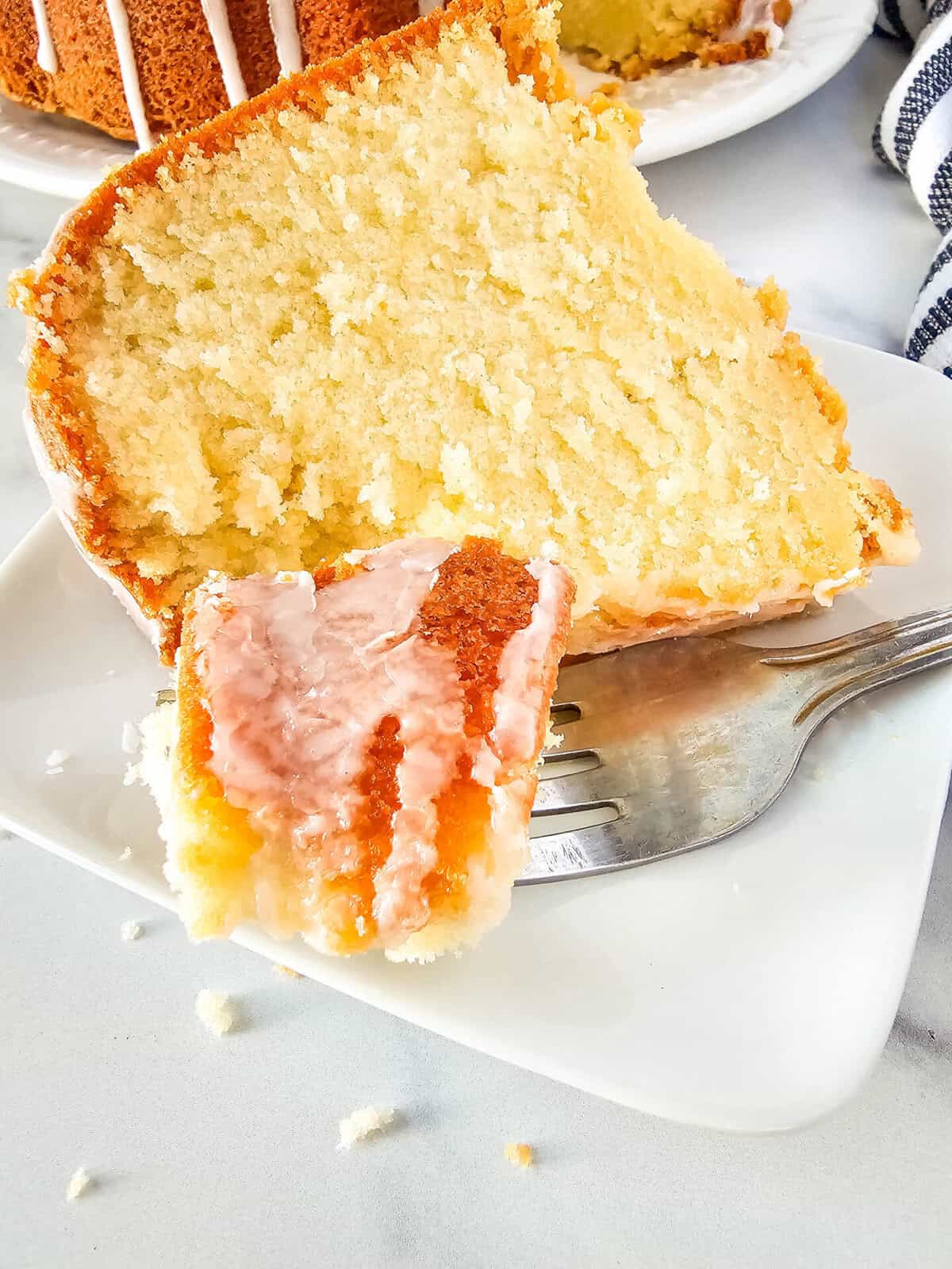 Easy 7 Up Cake Recipe – Light, Moist, and Perfect for Any Dessert Table
